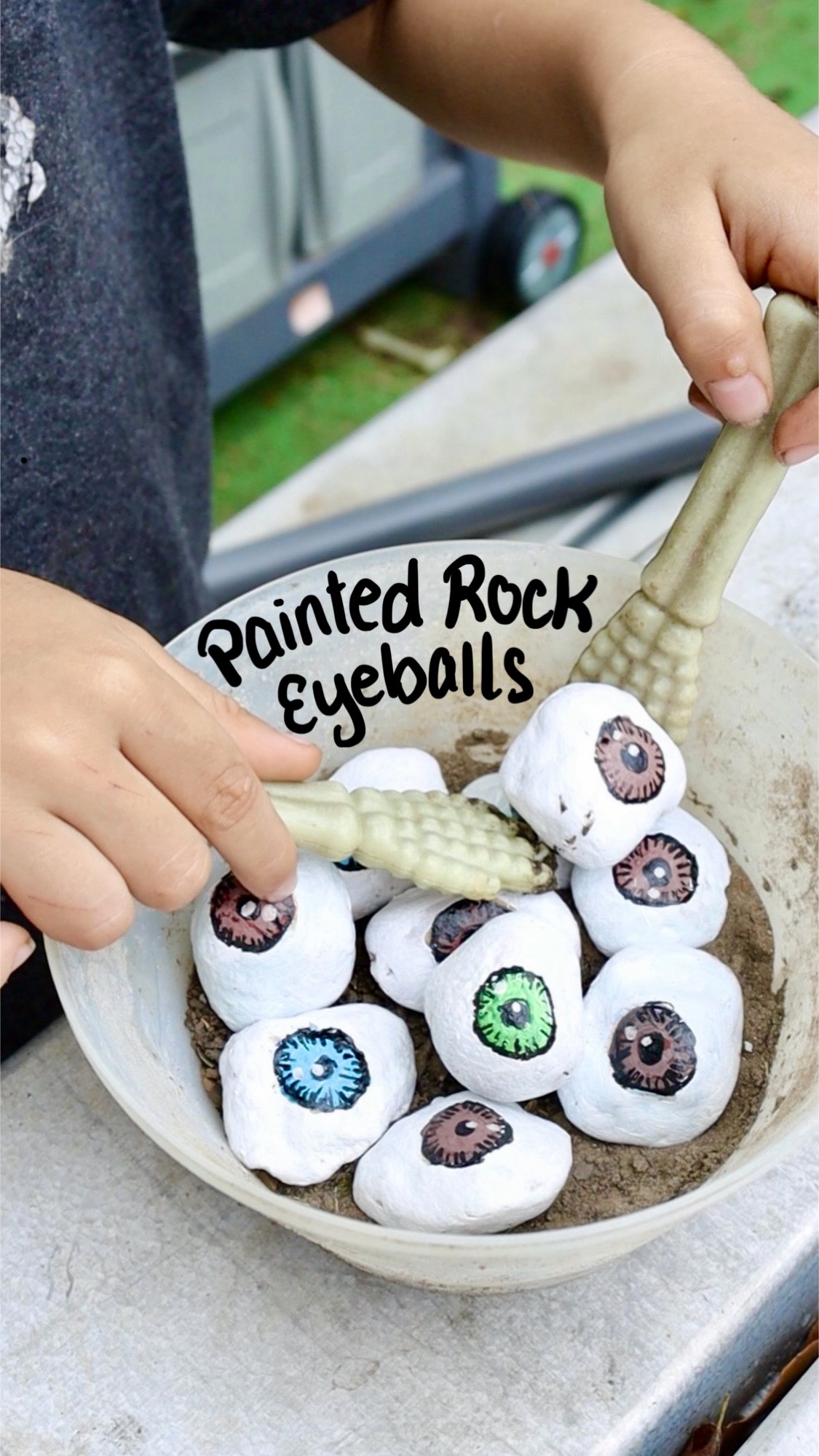 DIY Halloween Eyeball Decor – Whimsically Angie